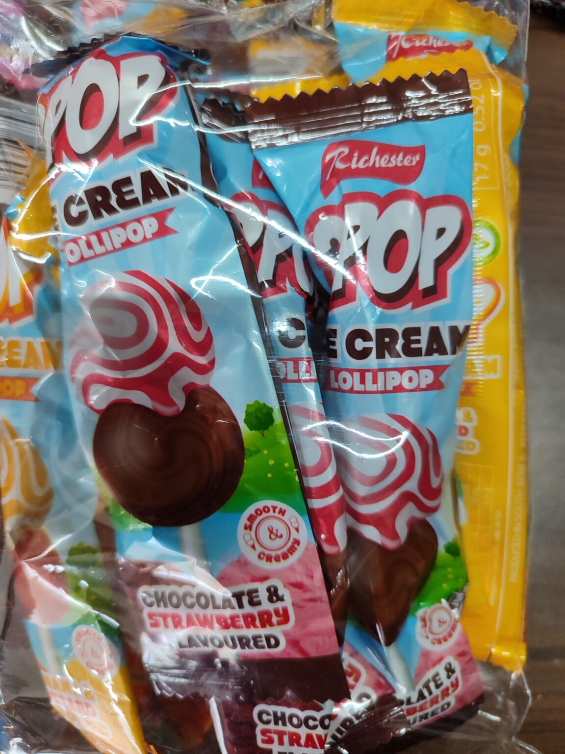 2 Pop ice cream lollipop choc & strawberry banana & custard 11s